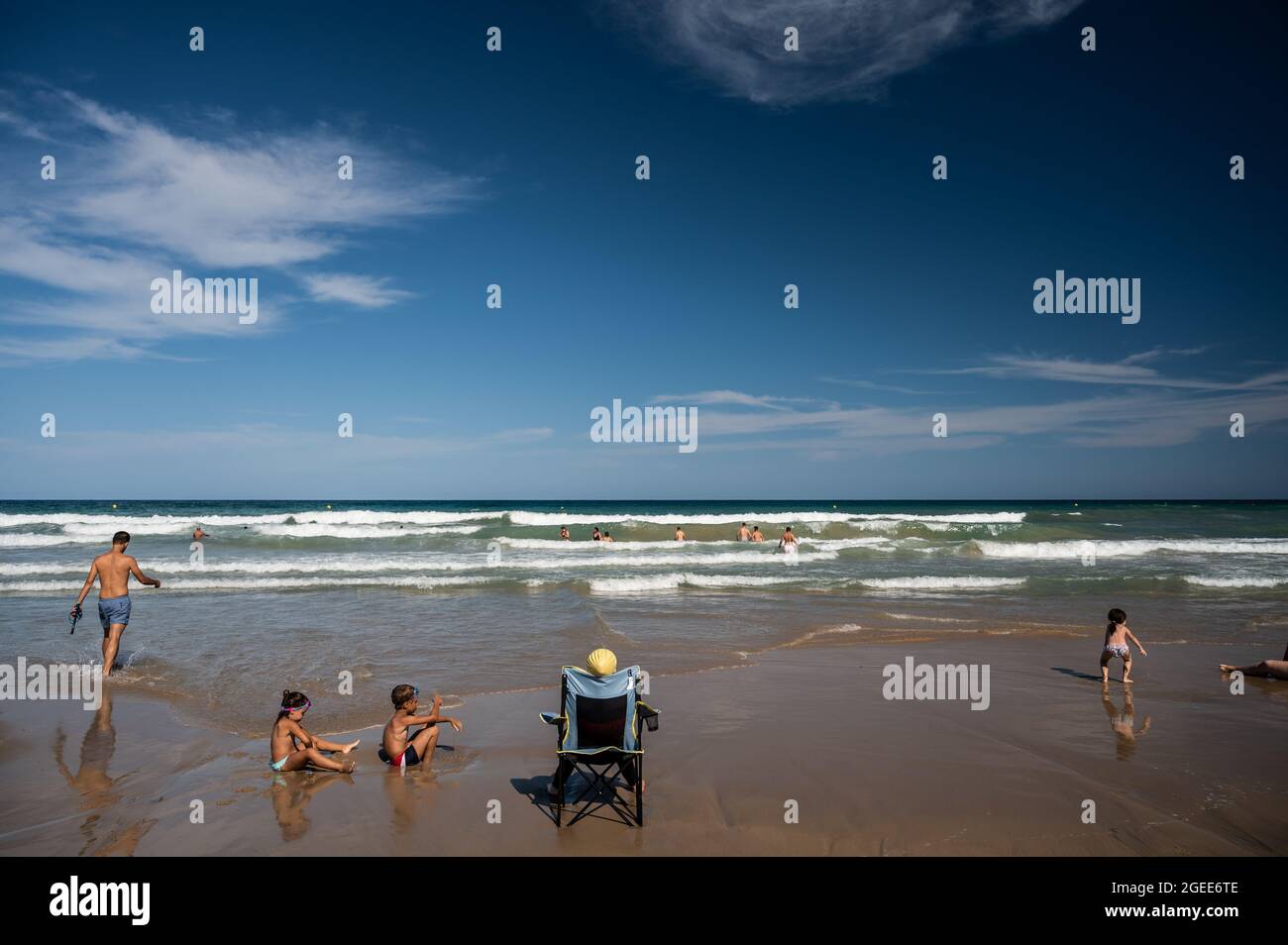 Hot weather beach hi-res stock photography and images - Alamy