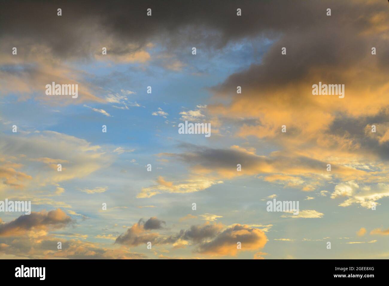 Float clouds hi-res stock photography and images - Alamy