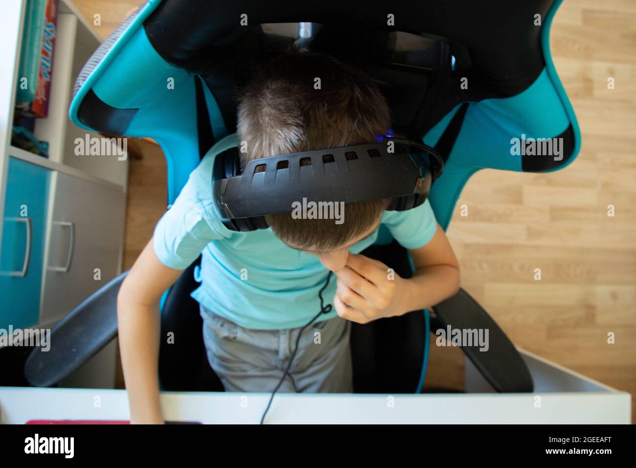 Male internet gamer hi-res stock photography and images - Alamy