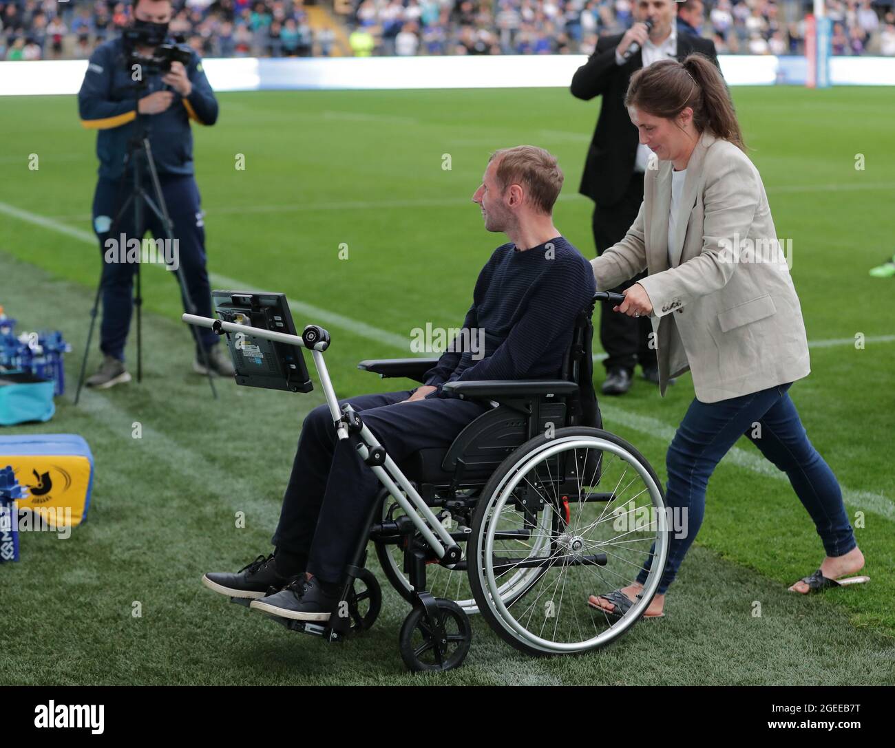 Guest of honour and former player Rob Burrow with his wife Lindsey ...