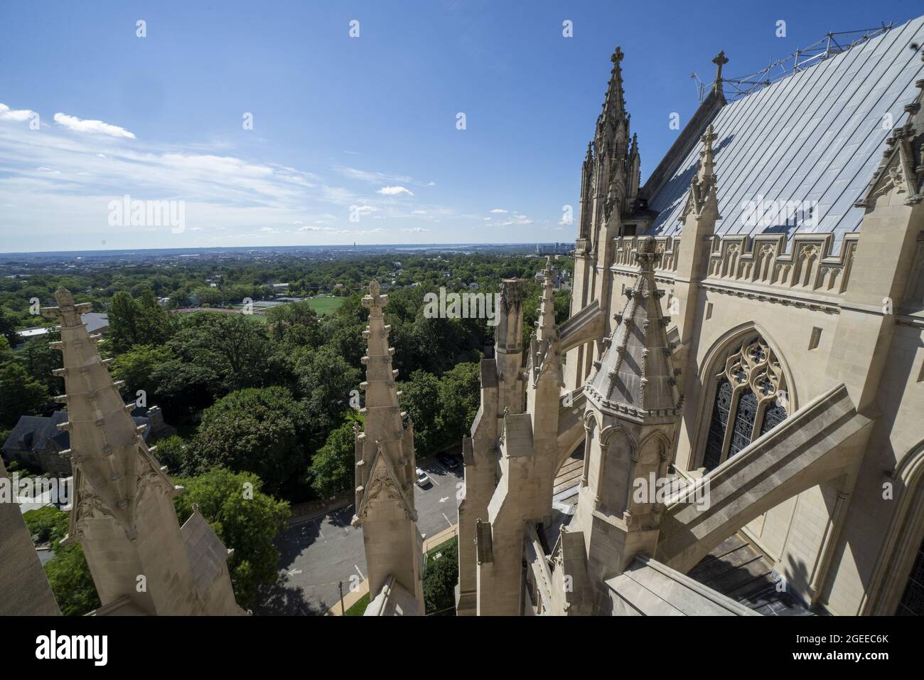 Pinnacles on top of tower hi-res stock photography and images - Alamy