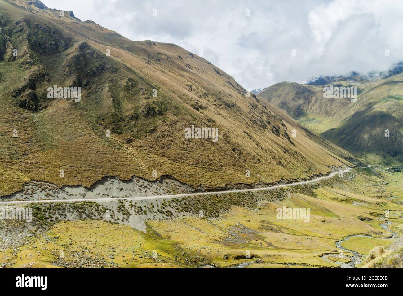 Mountain road from Olllantaytambo to Quillabamba in Abra Malaga pass ...