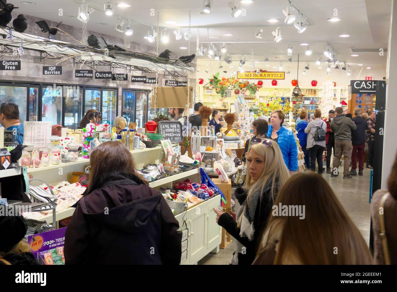 Deli counter hi-res stock photography and images - Alamy