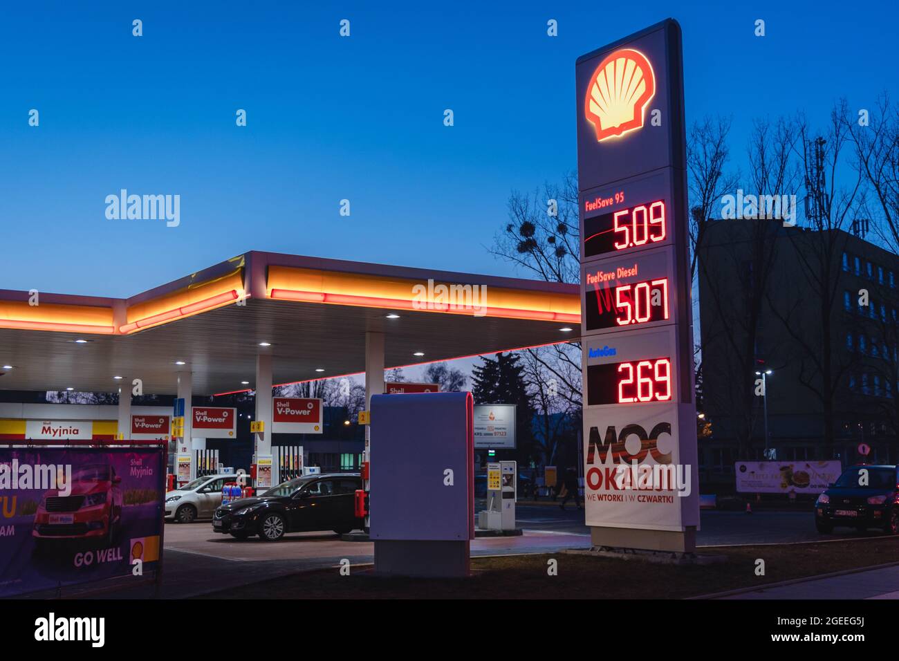 Shell gas station in Warsaw, Poland Stock Photo - Alamy