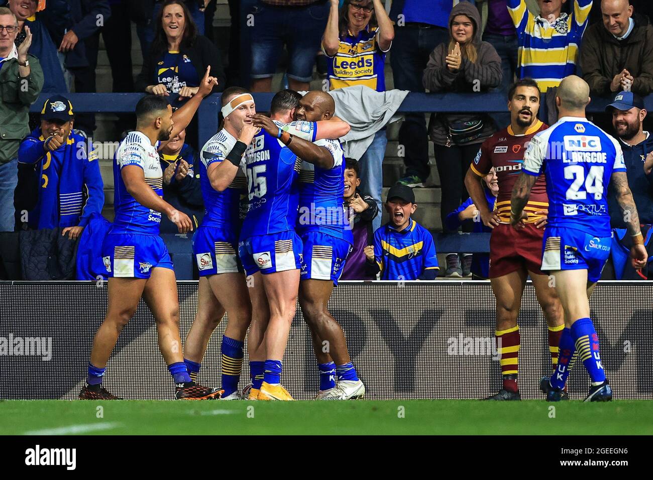 Robert Lui (6) of Leeds Rhinos celebrates his try Stock Photo - Alamy