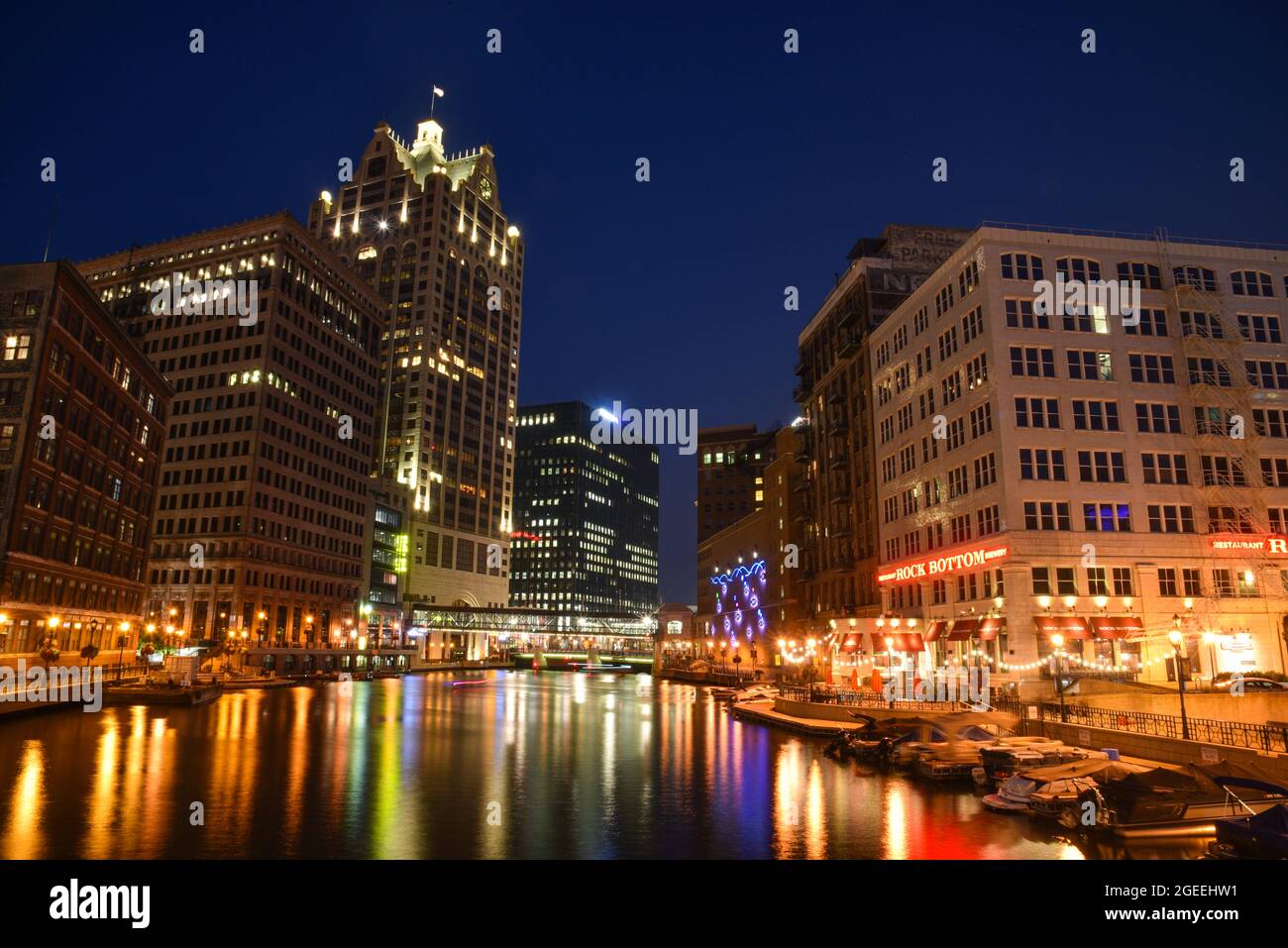 Milwaukee riverwalk district hi-res stock photography and images - Alamy