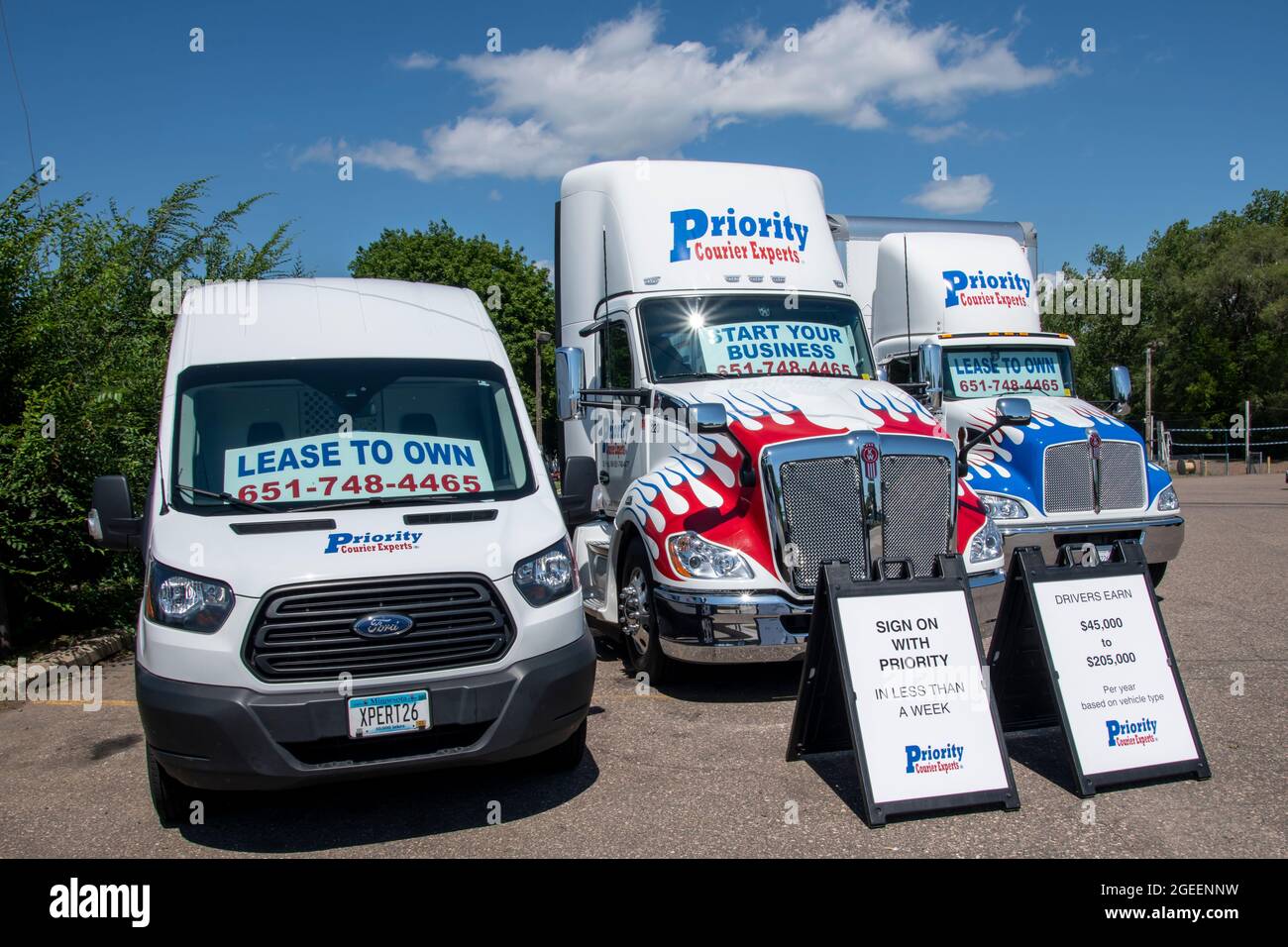 Courier vehicles hi-res stock photography and images - Alamy
