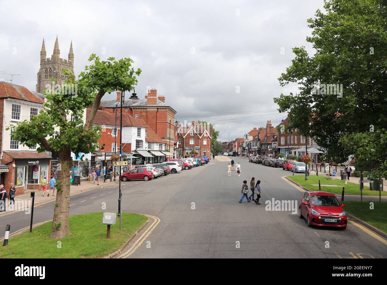 HIGH STREET AND CHURCH IN TENTERDEN KENT Stock Photo - Alamy