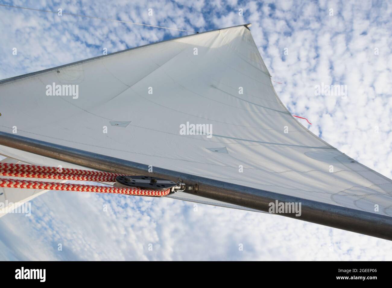 Blue and white sail hi-res stock photography and images - Alamy