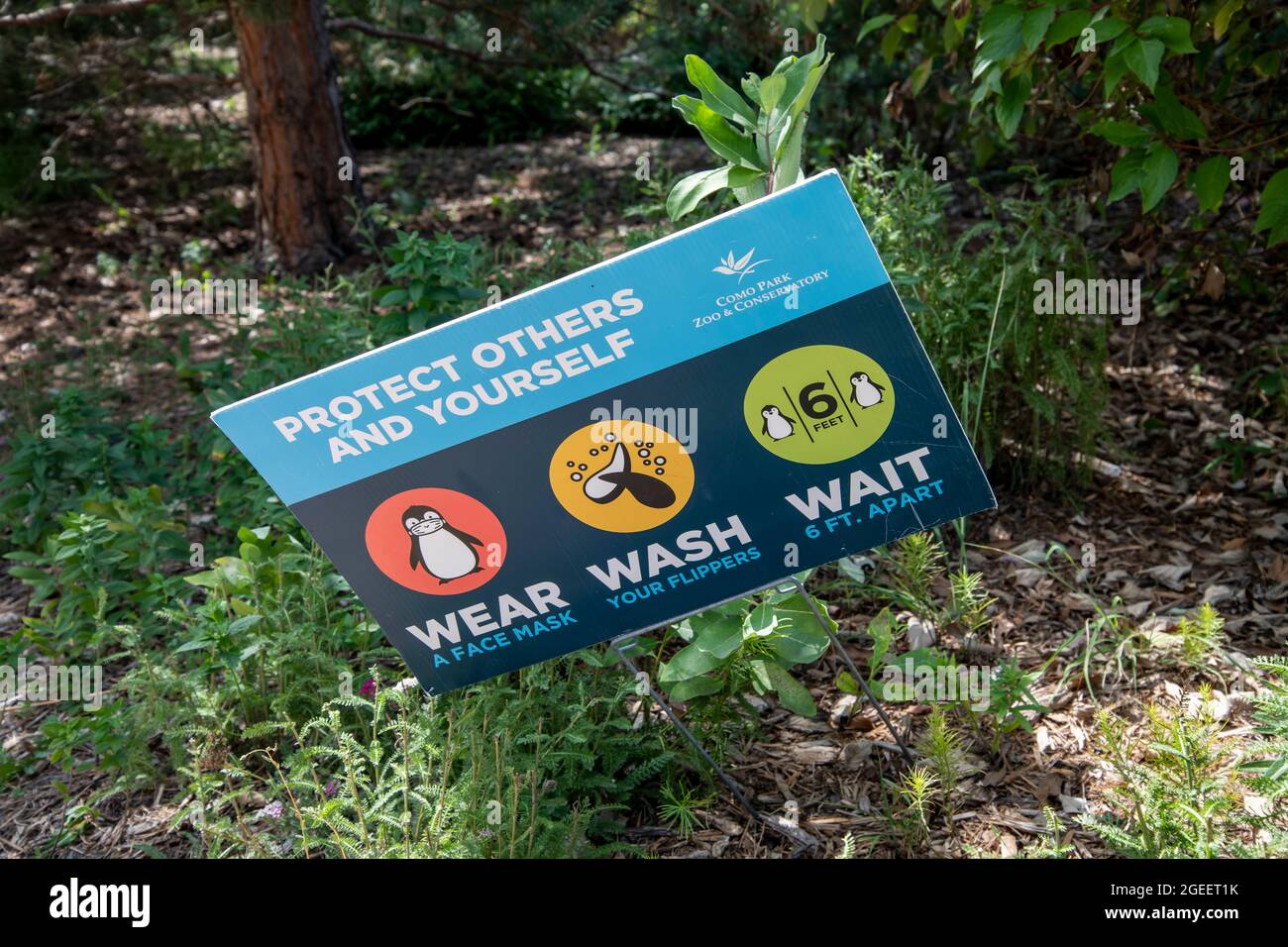 St. Paul, Minnesota. Como park zoo. Face mask requirement sign for ...