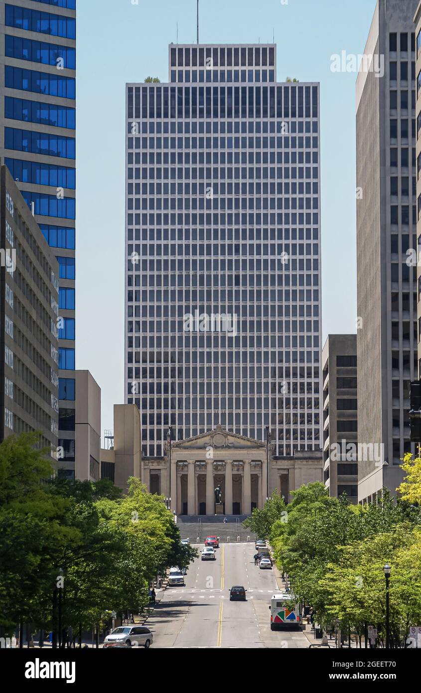 Nashville, TN, USA - May 19, 2007: Downtown. VWar memorial building as ...
