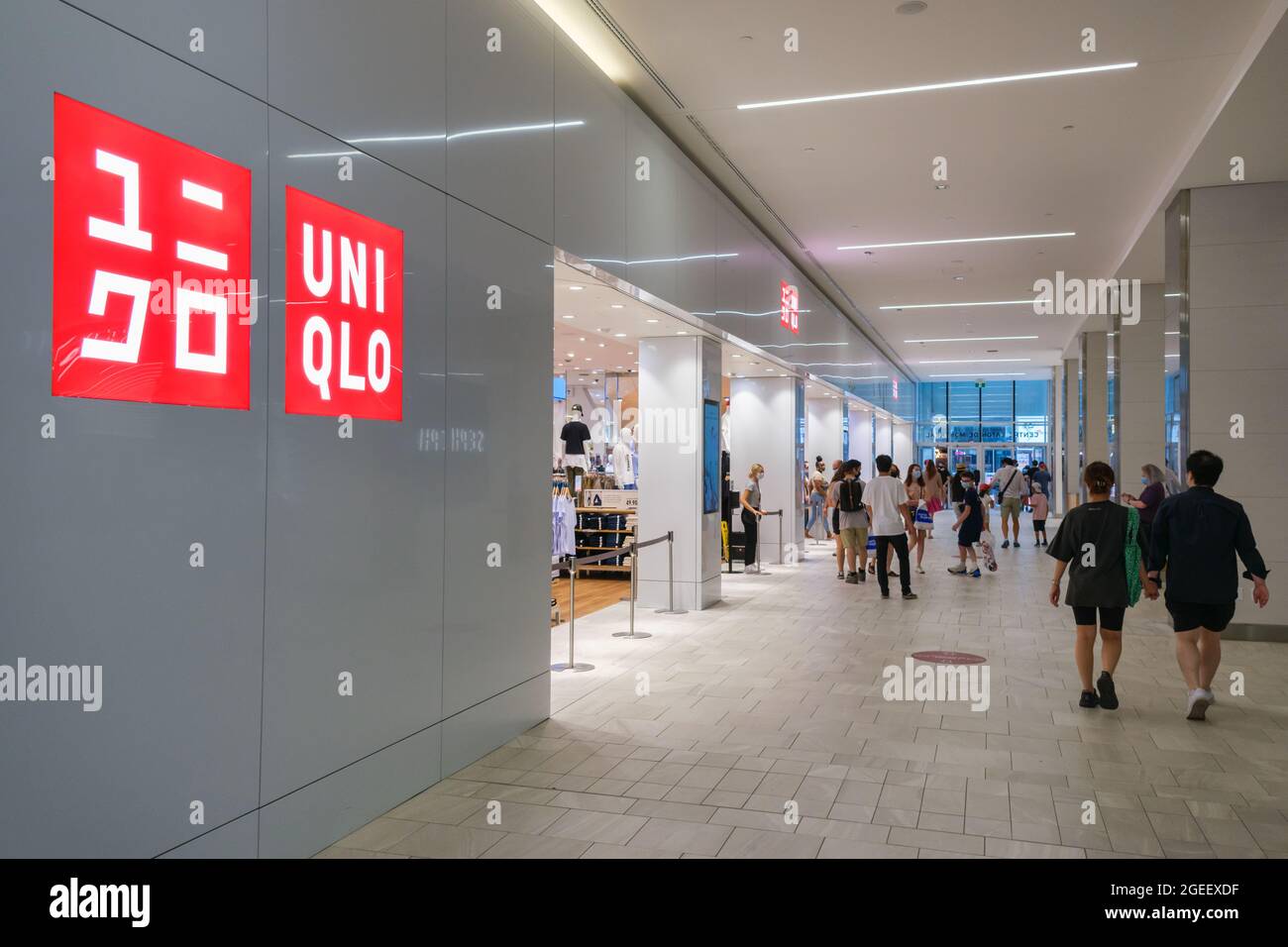 Uniqlo clothing shop hi-res stock photography and images - Alamy