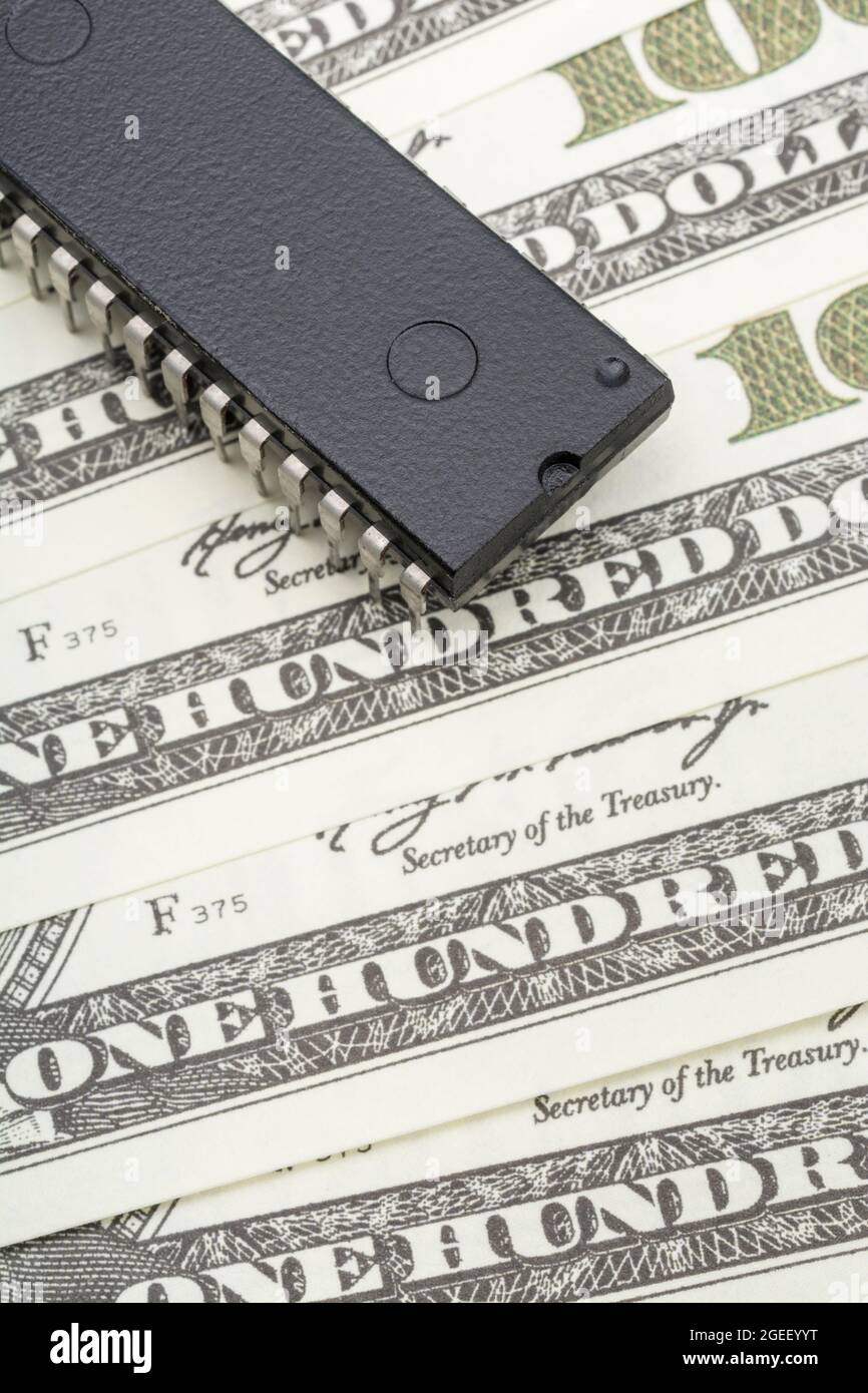 100 dollar bills with chips hi-res stock photography and images - Alamy