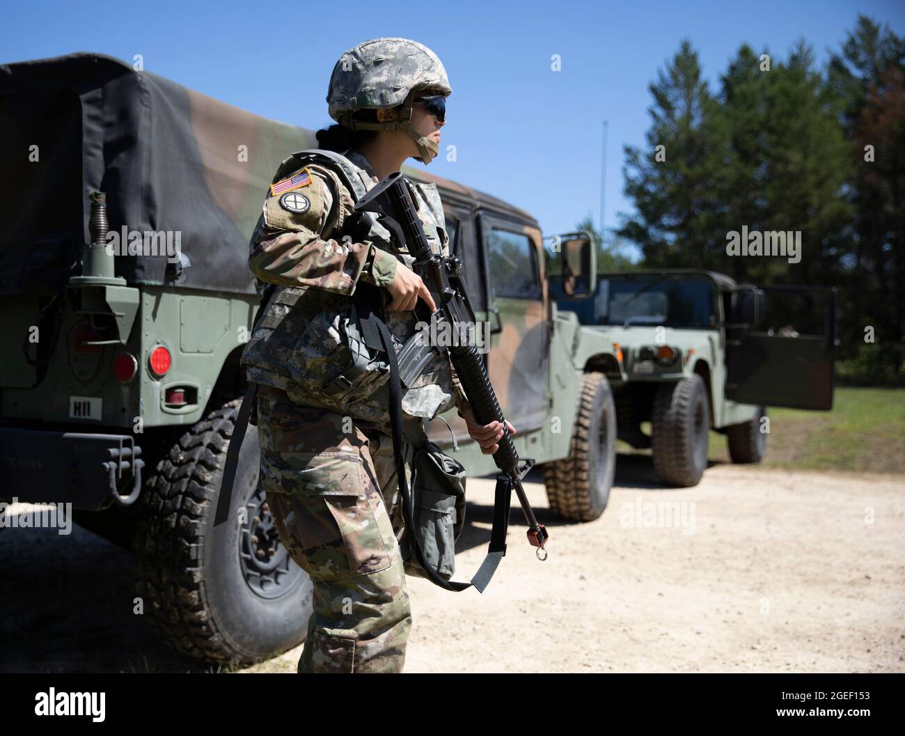 Soldiers u s army human resources hi-res stock photography and images ...