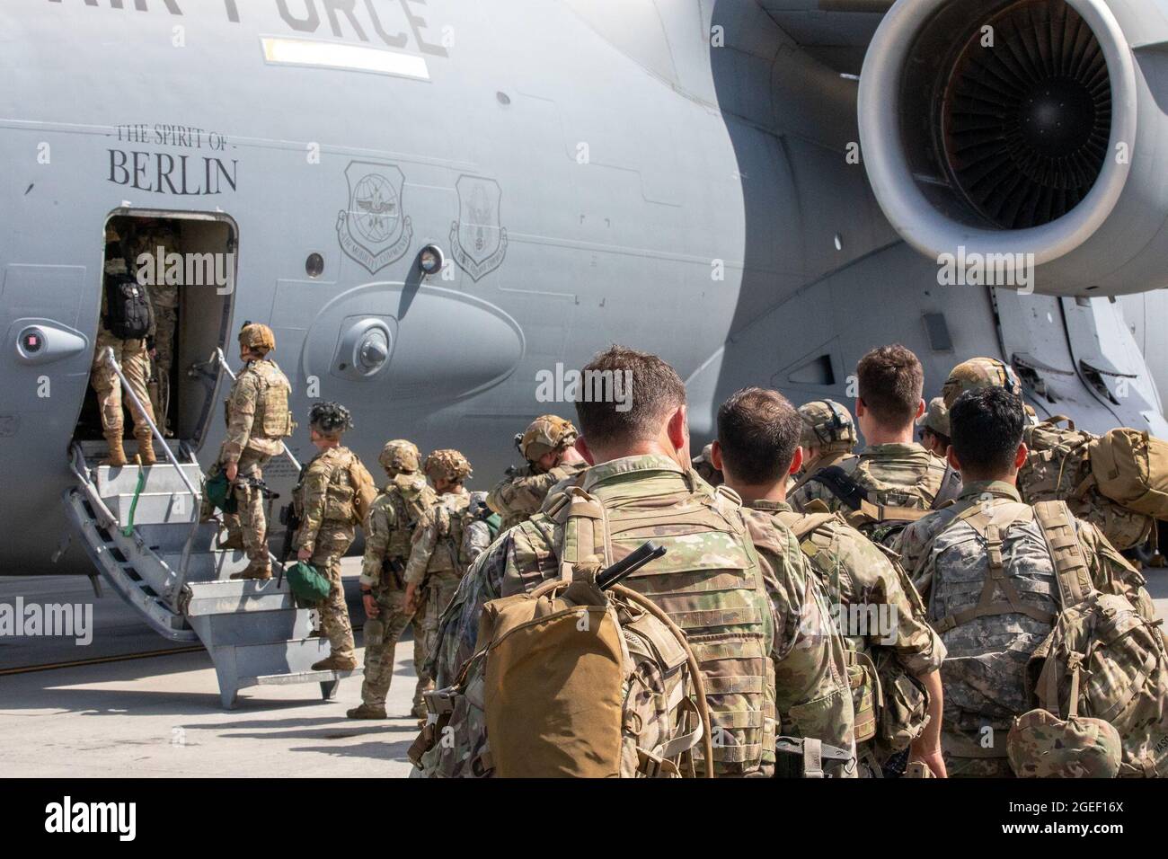 Paratroopers assigned to the 82nd Airborne Division currently assigned ...