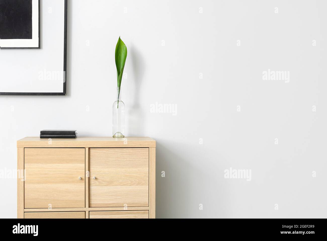 Stylish chest drawers books hi-res stock photography and images - Alamy