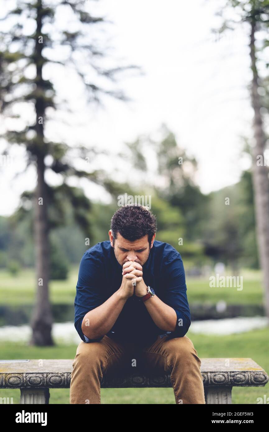 Man praying on bench hi-res stock photography and images - Alamy