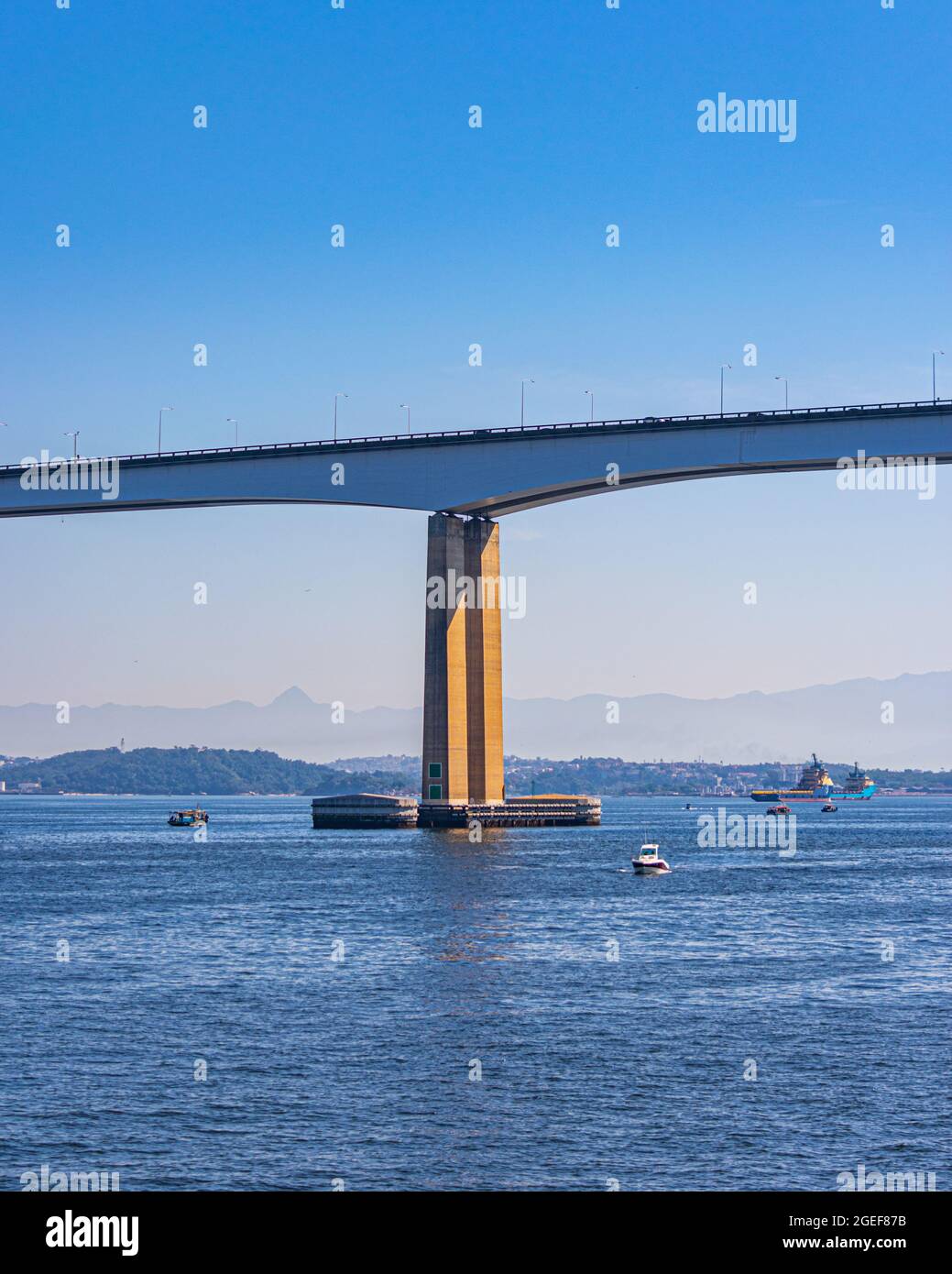 Presidente Costa e Silva Bridge, popularly known as the Rio-Niterói ...