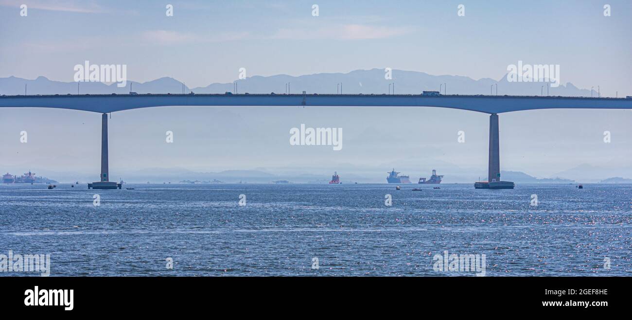 Presidente Costa e Silva Bridge, popularly known as the Rio-Niterói ...