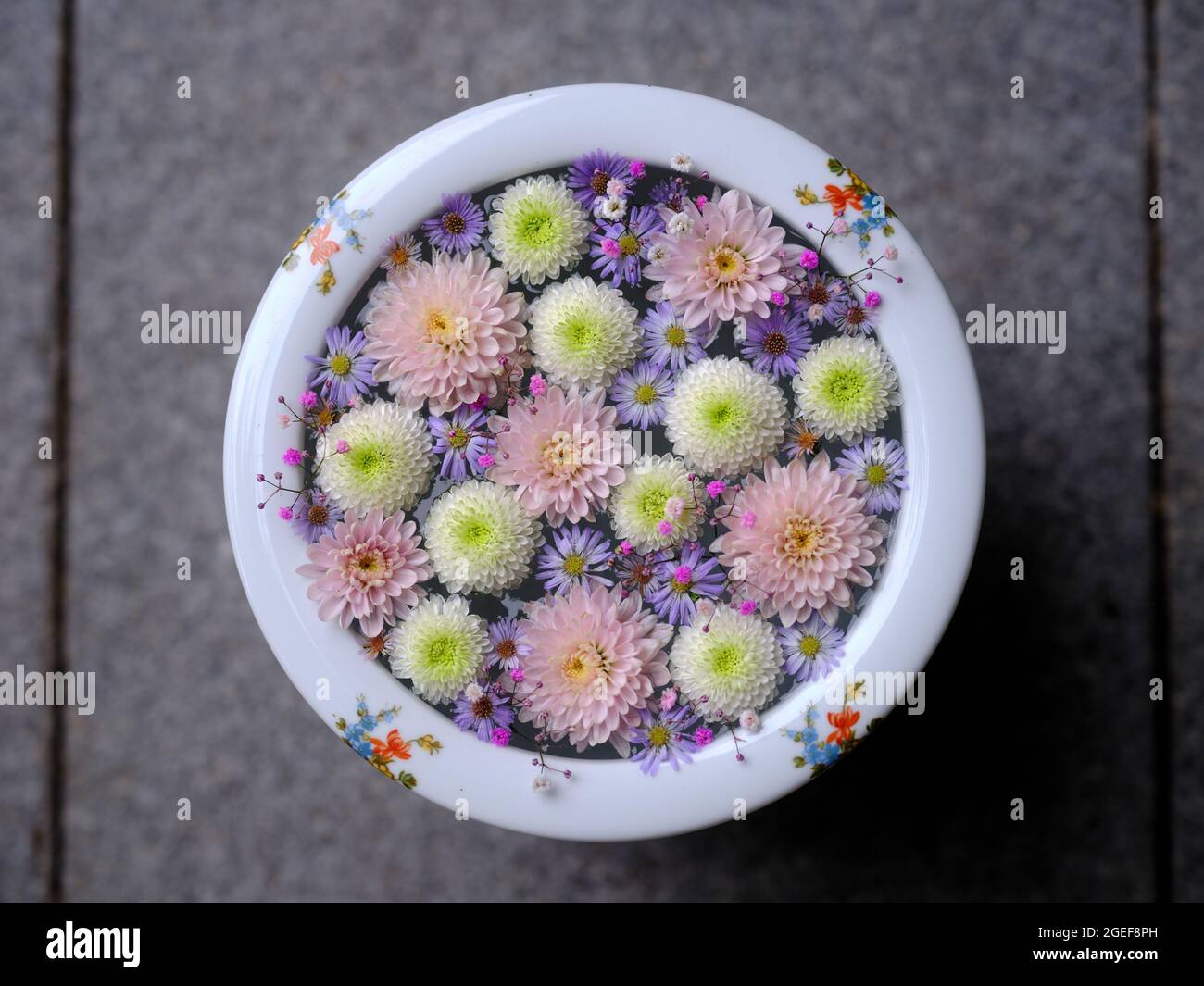 Floating arrangement hi-res stock photography and images - Alamy
