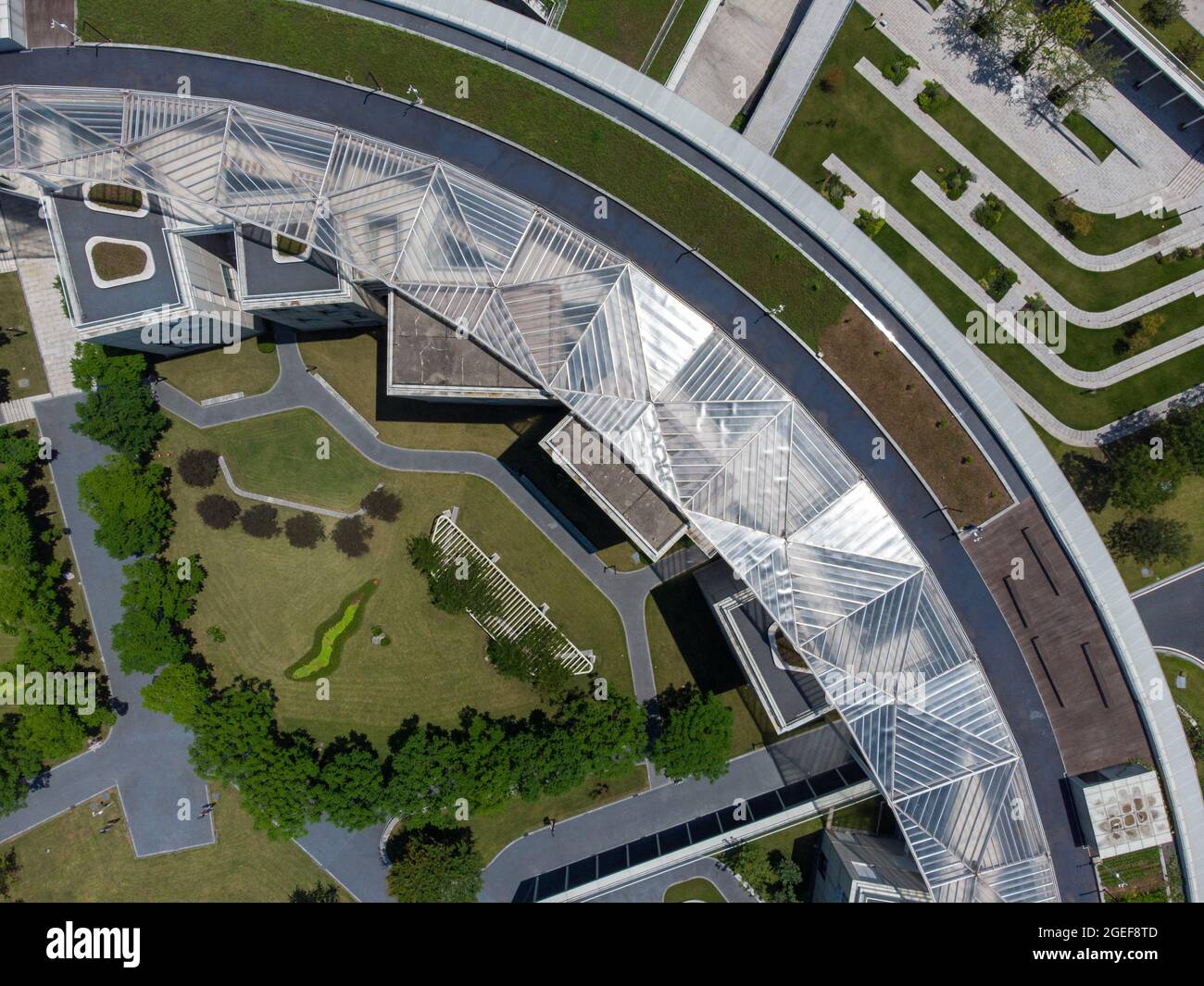 Aerial view of the building that resembles the headquarter of Apple ...