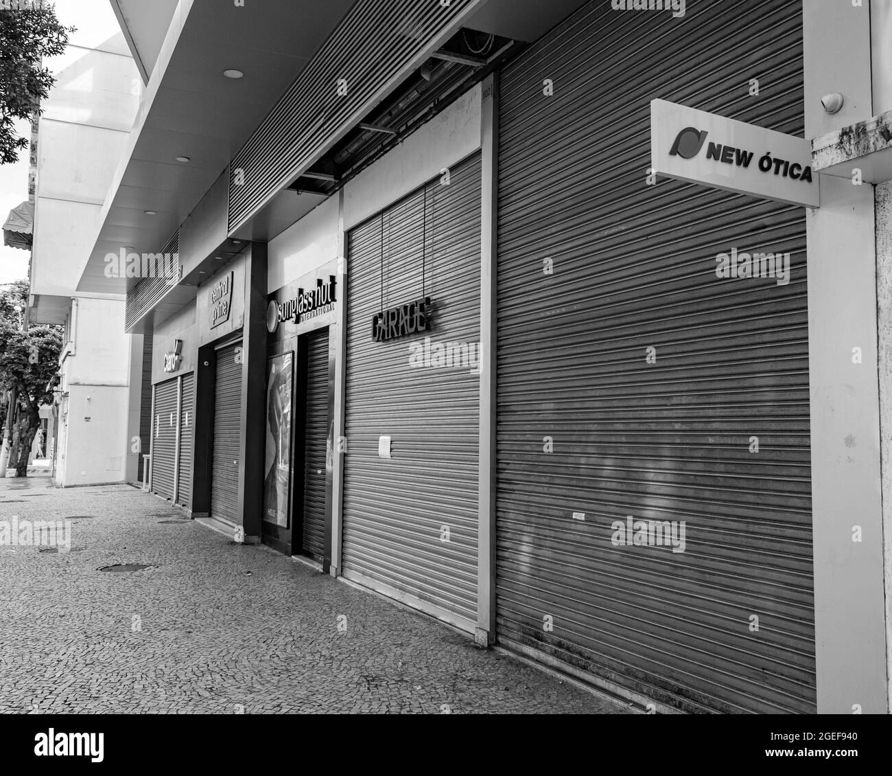 Stores closed due covid Black and White Stock Photos & Images - Alamy