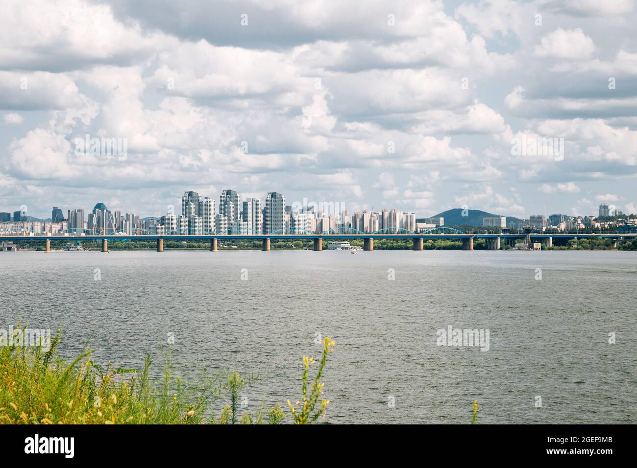 Han river park Dongjak Daegyo bridge and modern buildings in Seoul ...