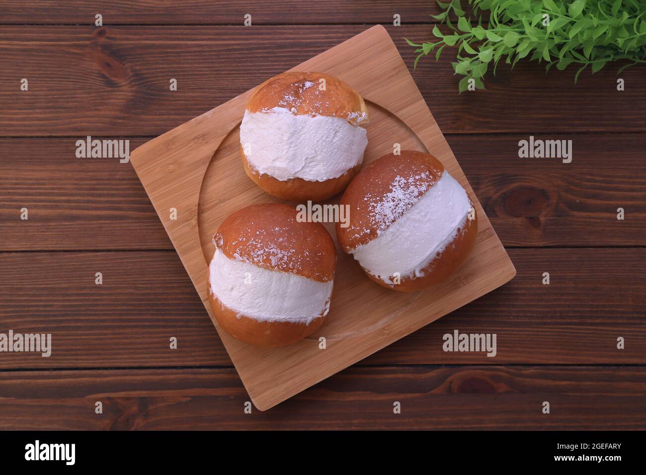 Cream bun italy style hi-res stock photography and images - Alamy