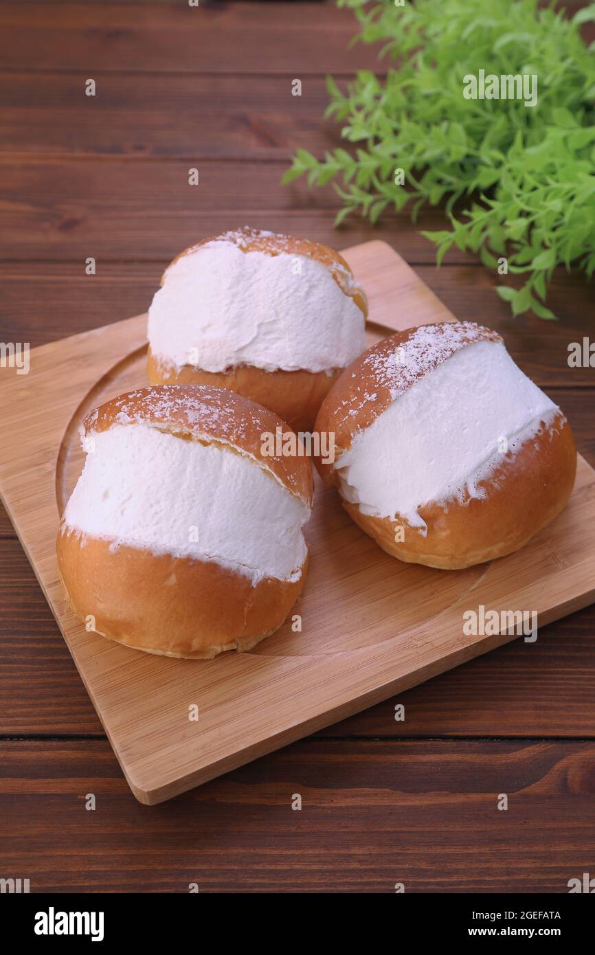 Cream bun italy style hi-res stock photography and images - Alamy