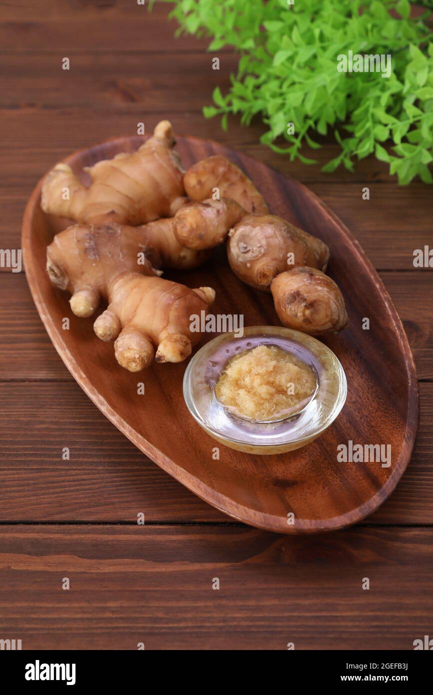 Grated Ginger and Matured Ginger Stock Photo - Alamy