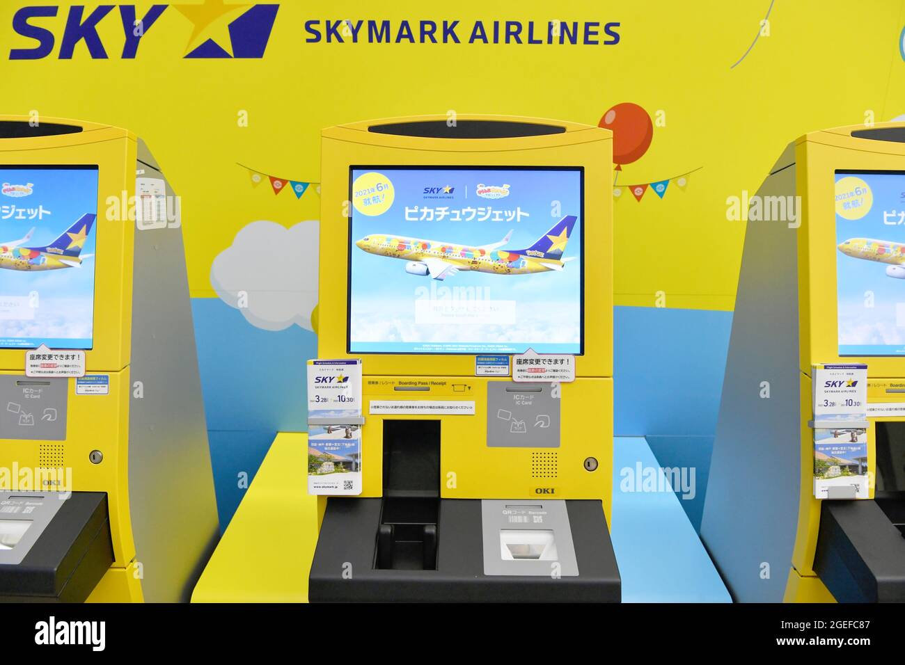 Airlines counter hi-res stock photography and images - Alamy