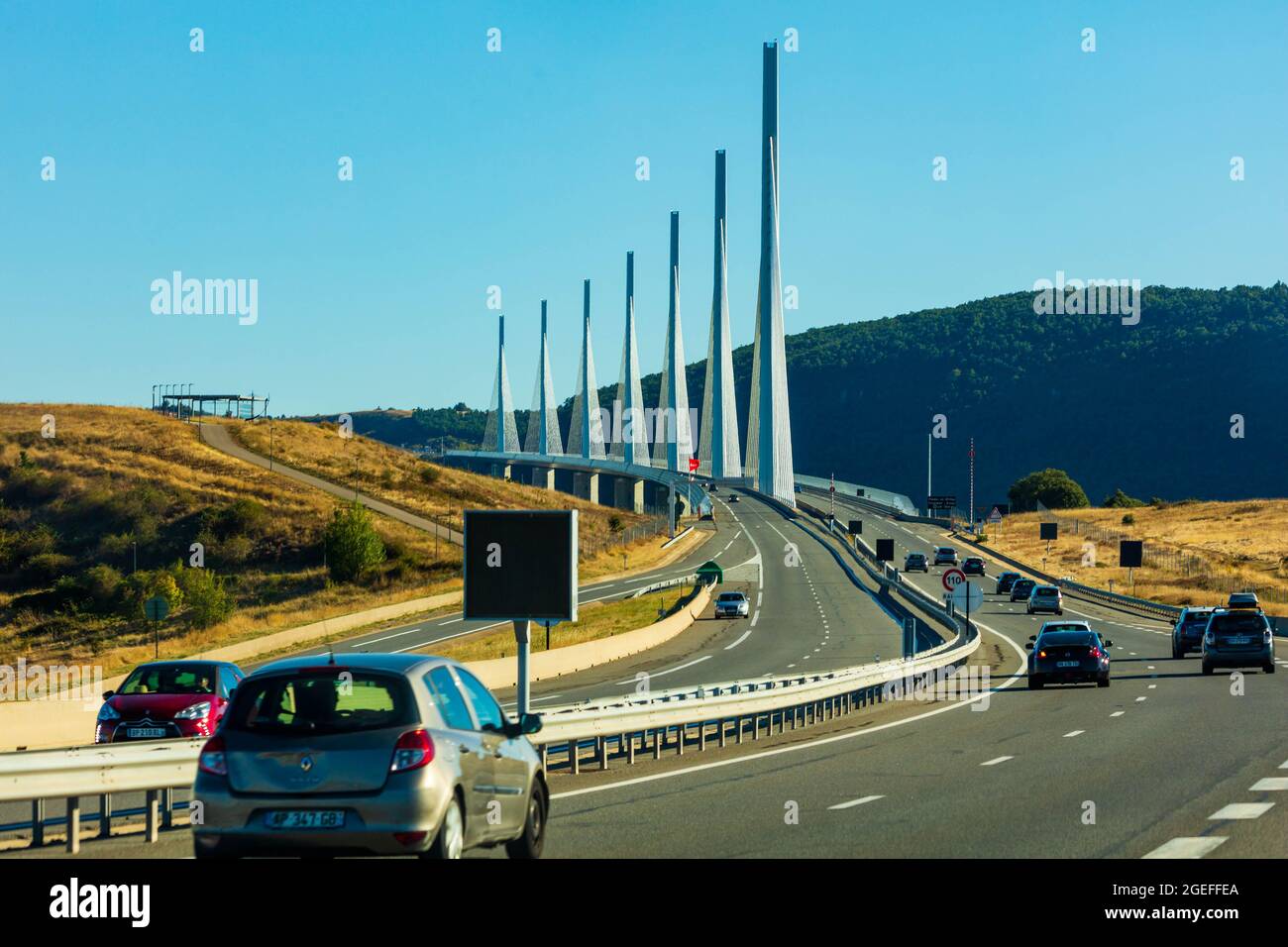 FRANCE . AVEYRON (12), MILLAU, THE A75 MOTORWAY VIADUCT ABOVE THE TARN ...