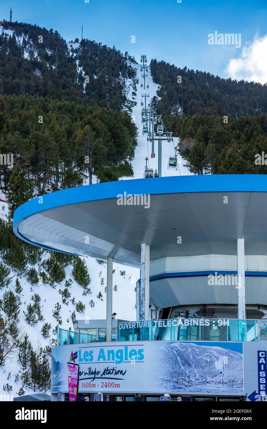FRANCE, PYRENEES-ORIENTALES (66) LES ANGLES SKI RESORT Stock Photo - Alamy