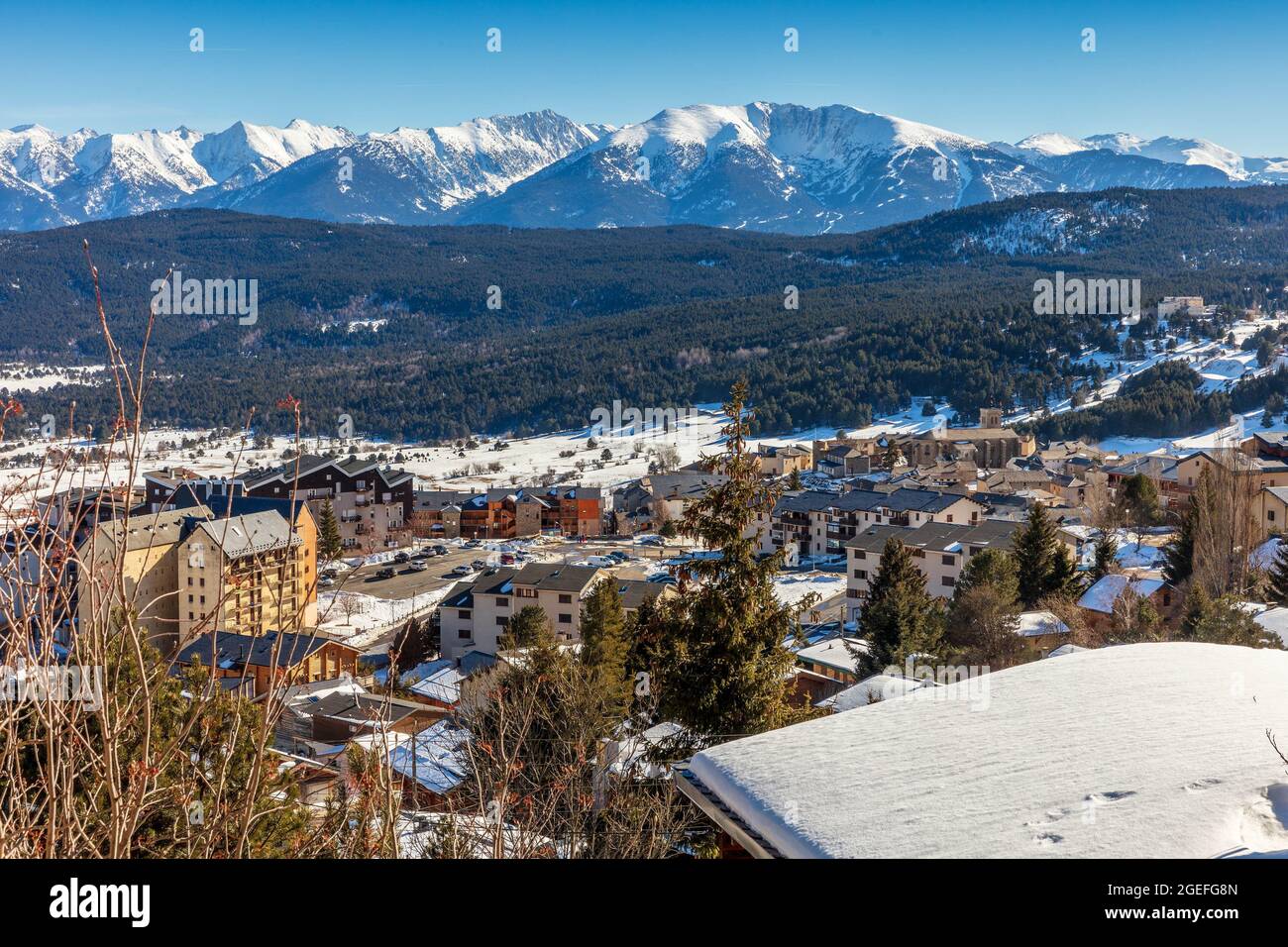 FRANCE, PYRENEES-ORIENTALES (66) LES ANGLES SKI RESORT Stock Photo - Alamy