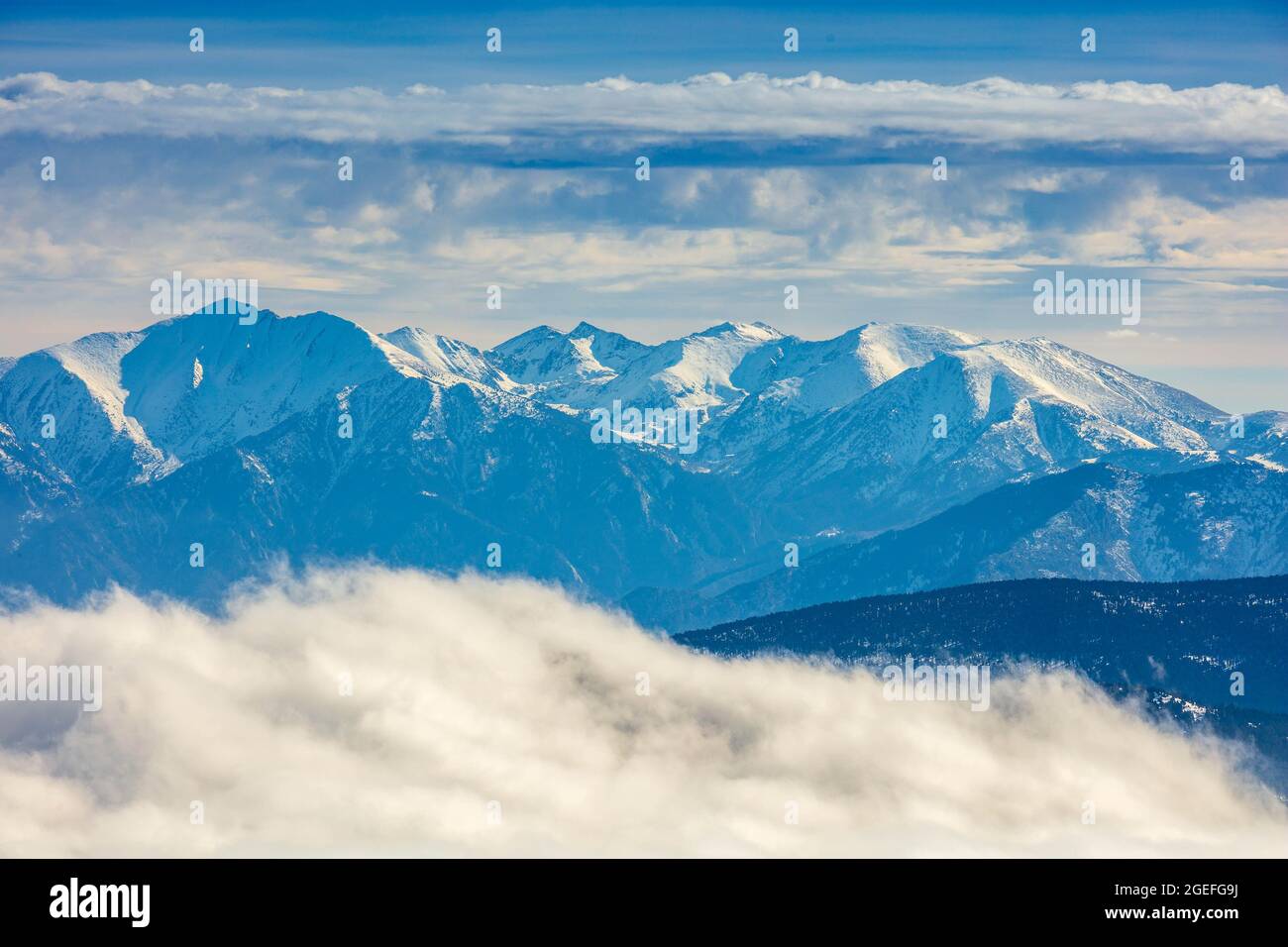 FRANCE, PYRENEES-ORIENTALES (66) LES ANGLES SKI RESORT Stock Photo - Alamy