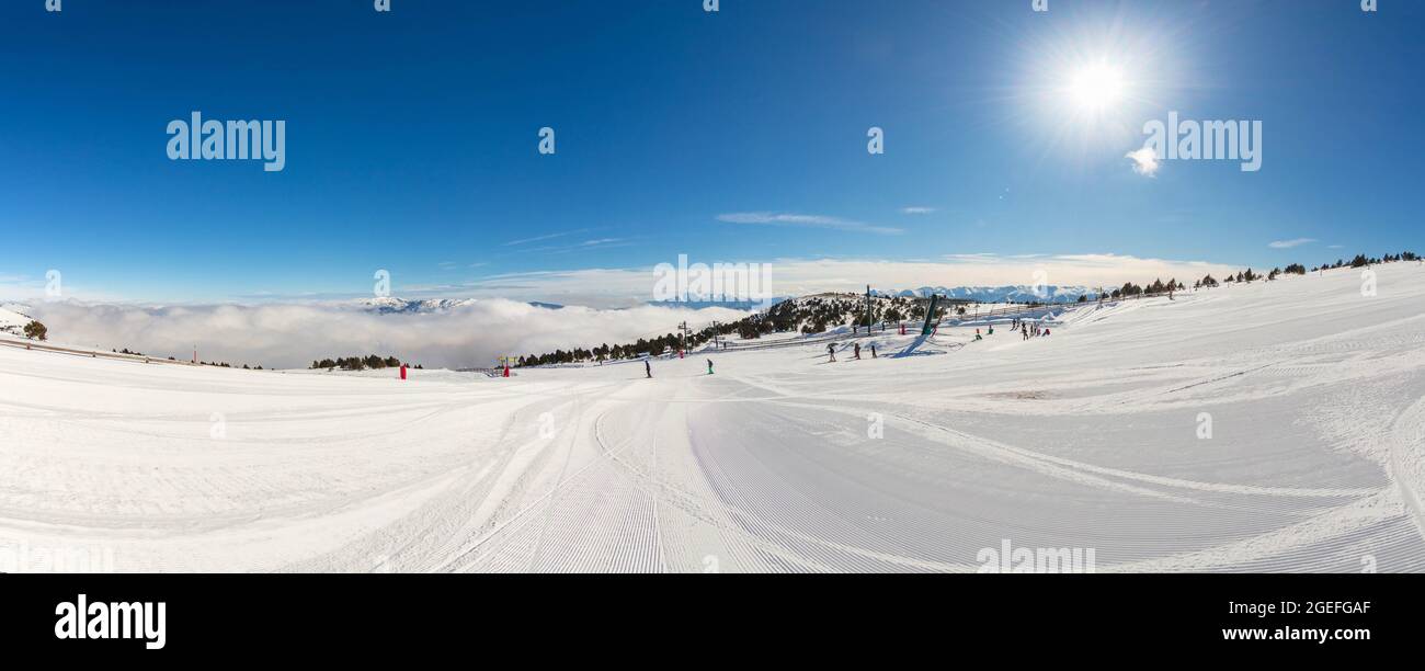 FRANCE, PYRENEES-ORIENTALES (66) LES ANGLES SKI RESORT Stock Photo - Alamy