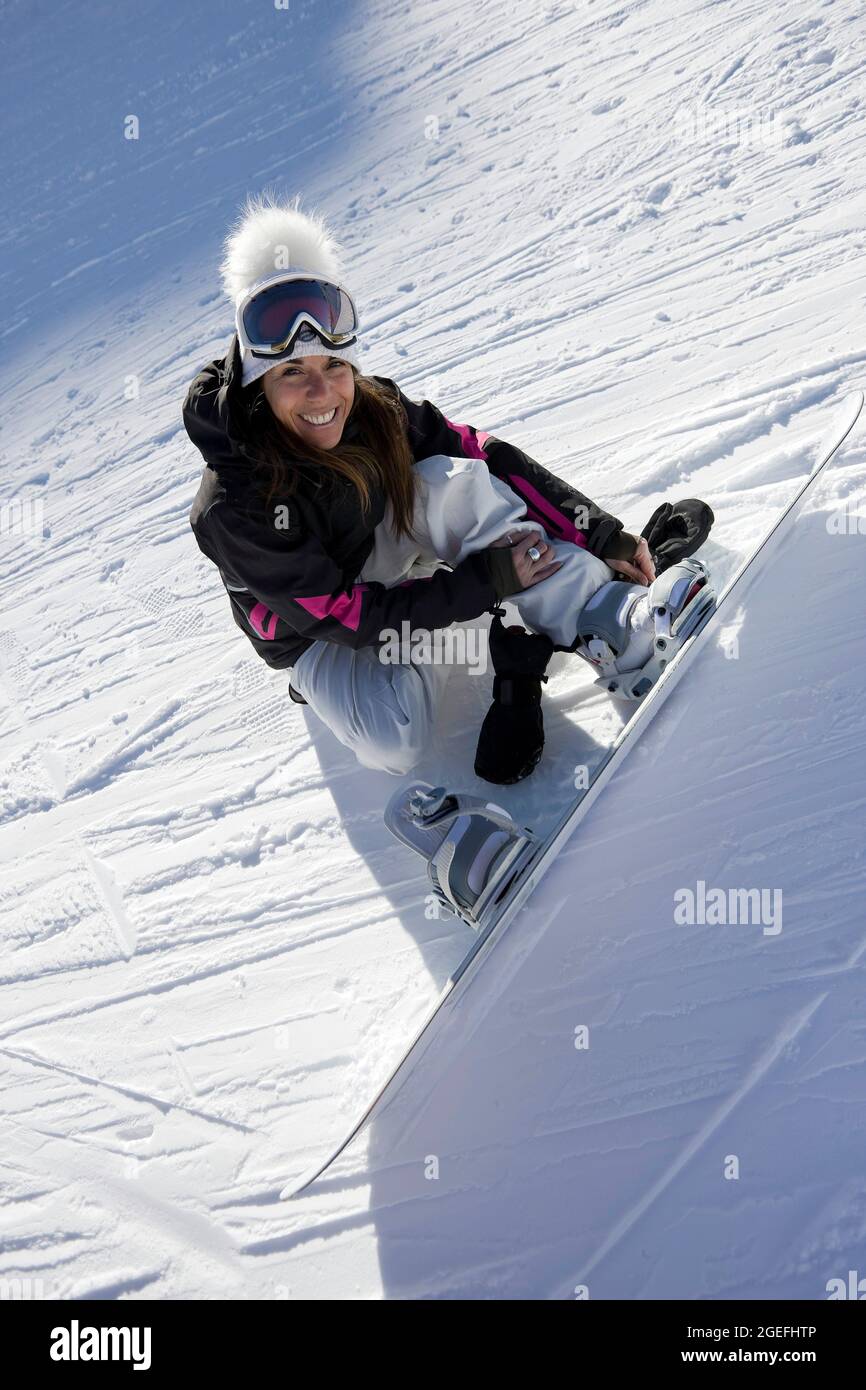 SNOWBOARD ON RACE-SKIING Stock Photo - Alamy