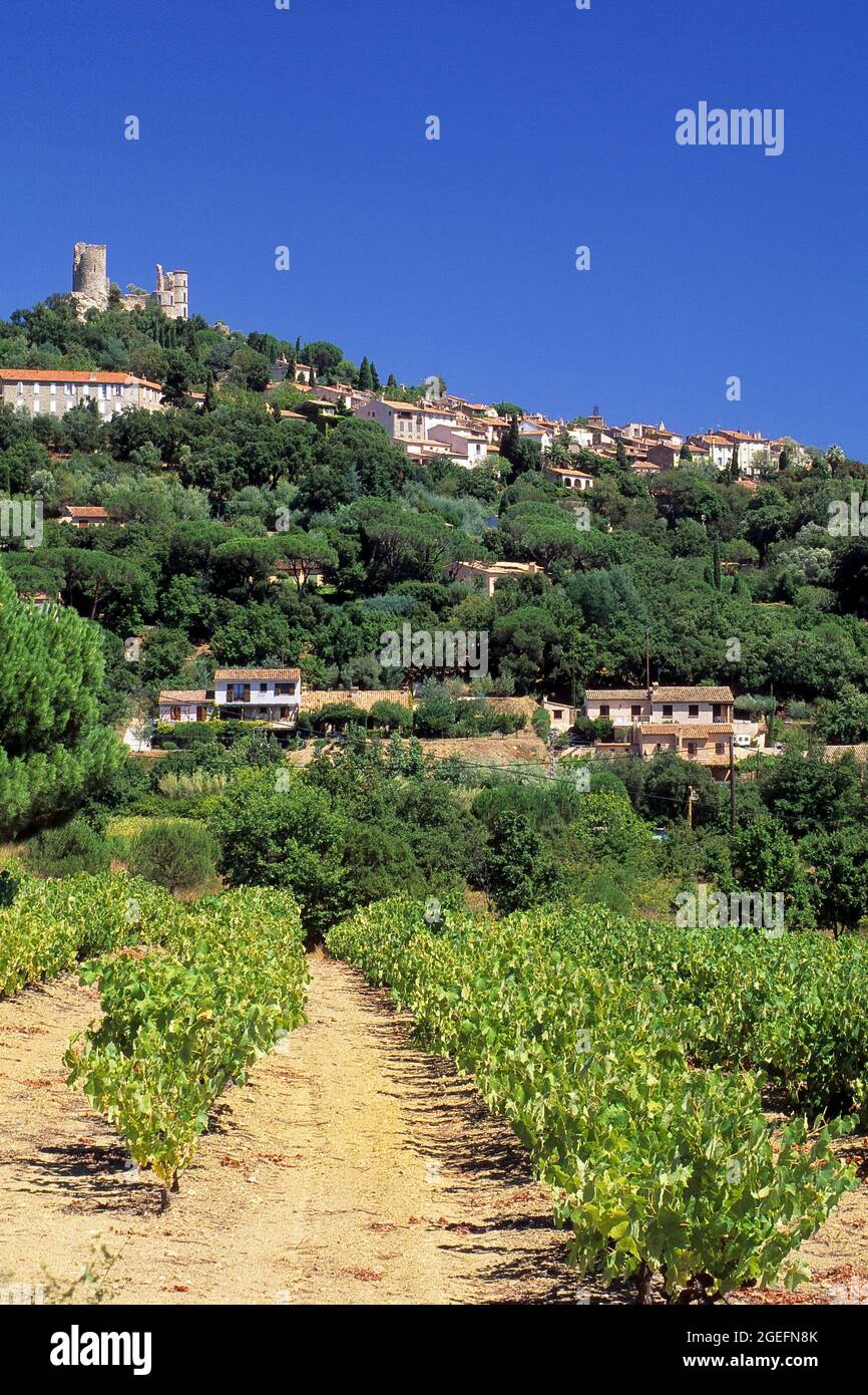 FRANCE. VAR (83) PERCHED VILLAGE OF GRIMAUD AND ITS CASTLE Stock Photo ...