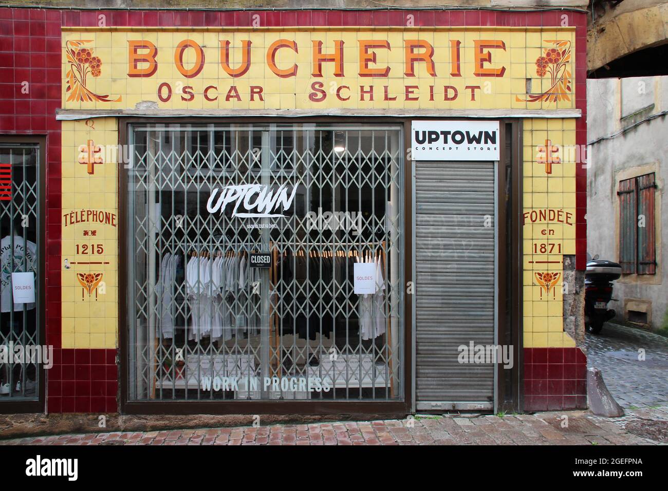 French butcher shop window hi-res stock photography and images - Alamy
