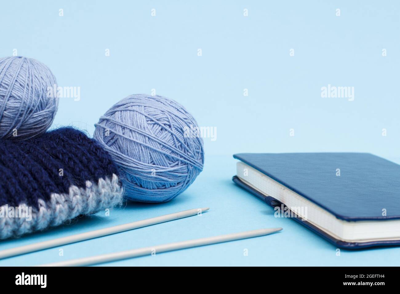 Woolen yarn for knitting. Balls of natural wool yarn and knitting needles Stock Photo - Alamy