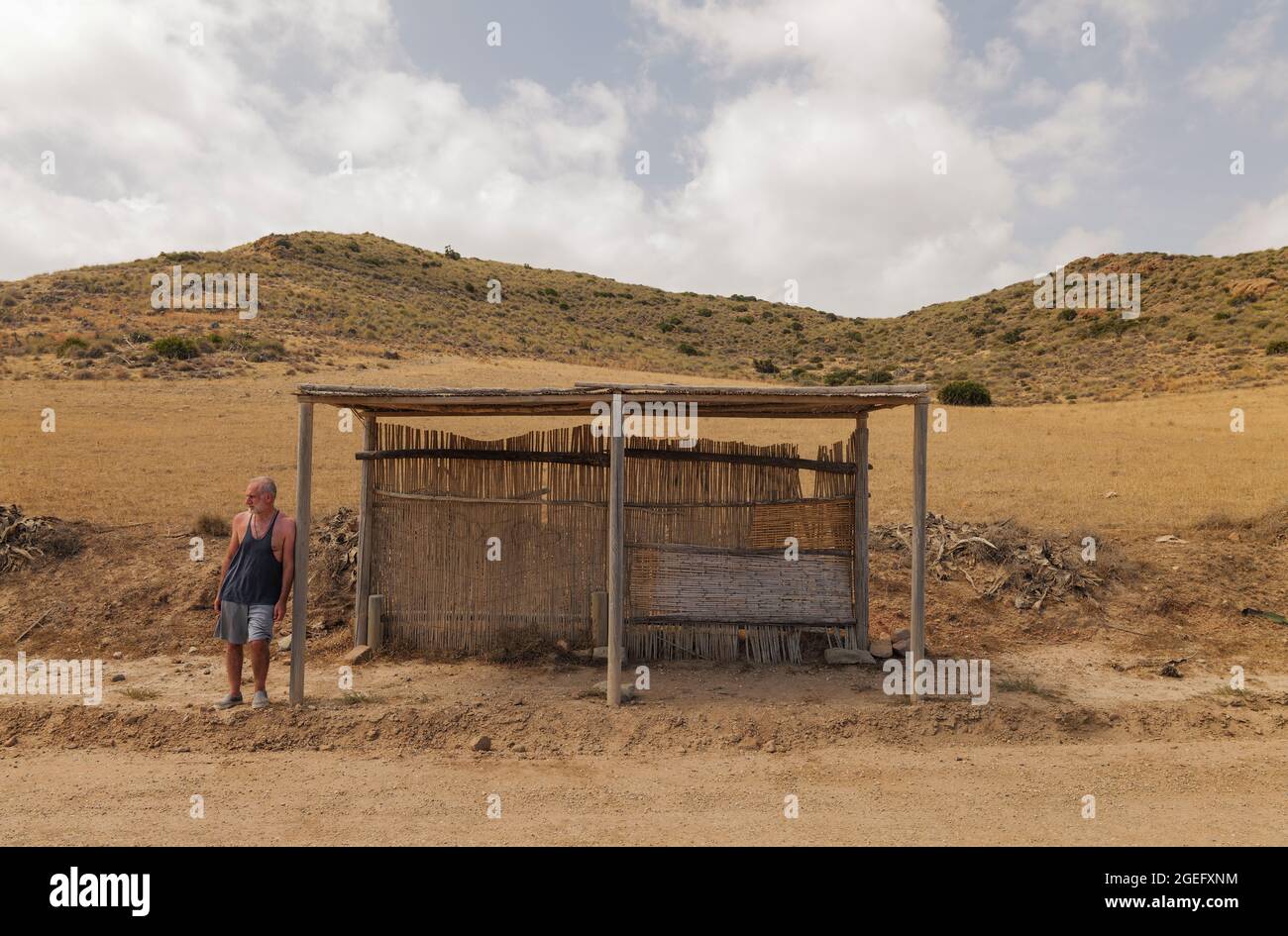 Bus stop in nature hi-res stock photography and images - Alamy