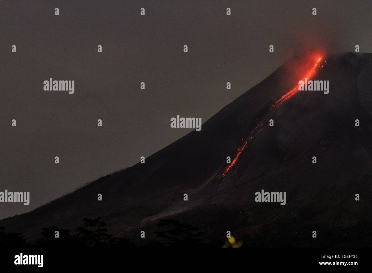 Yogyakarta, Indonesia. 20th Aug, 2021. Lava flows down 2,000 meters ...