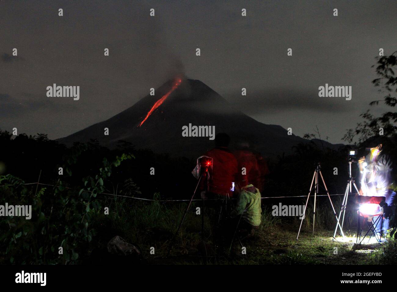 2021 volcano eruptions in indonesia hi-res stock photography and images ...