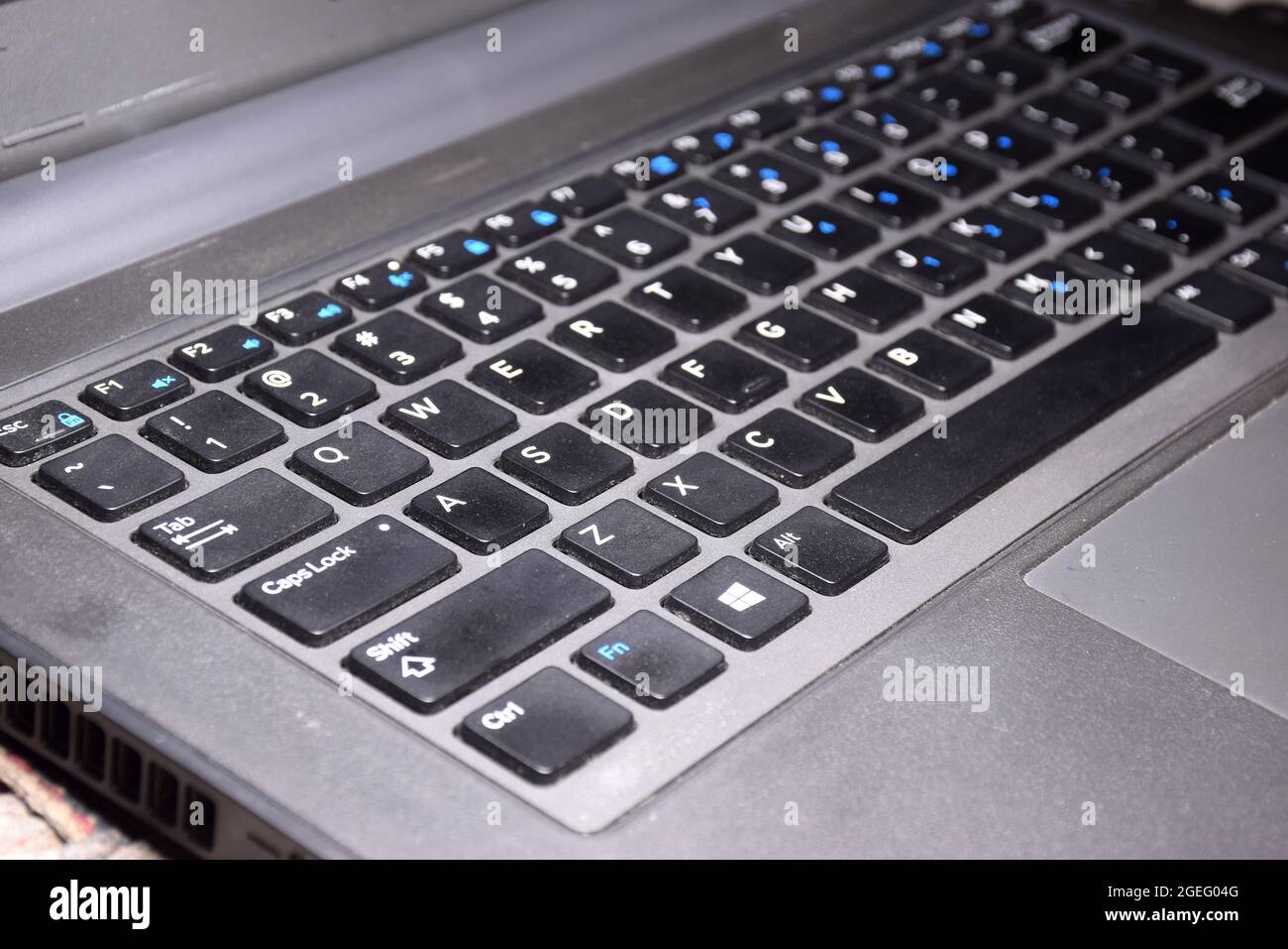 Black keyboard typing hi-res stock photography and images - Alamy