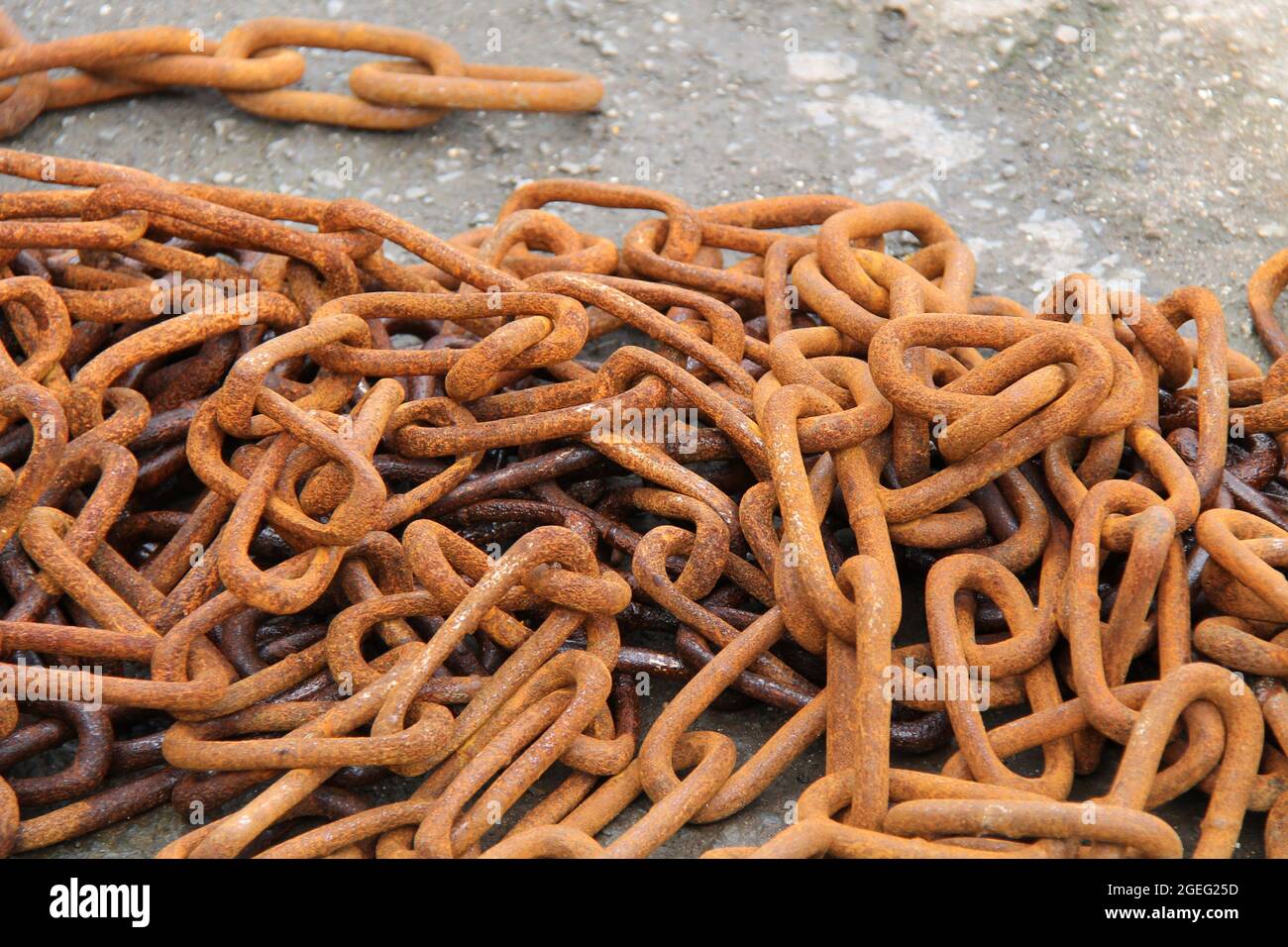 A Heavy Duty Old and Rusty Ships Chain Stock Photo - Alamy