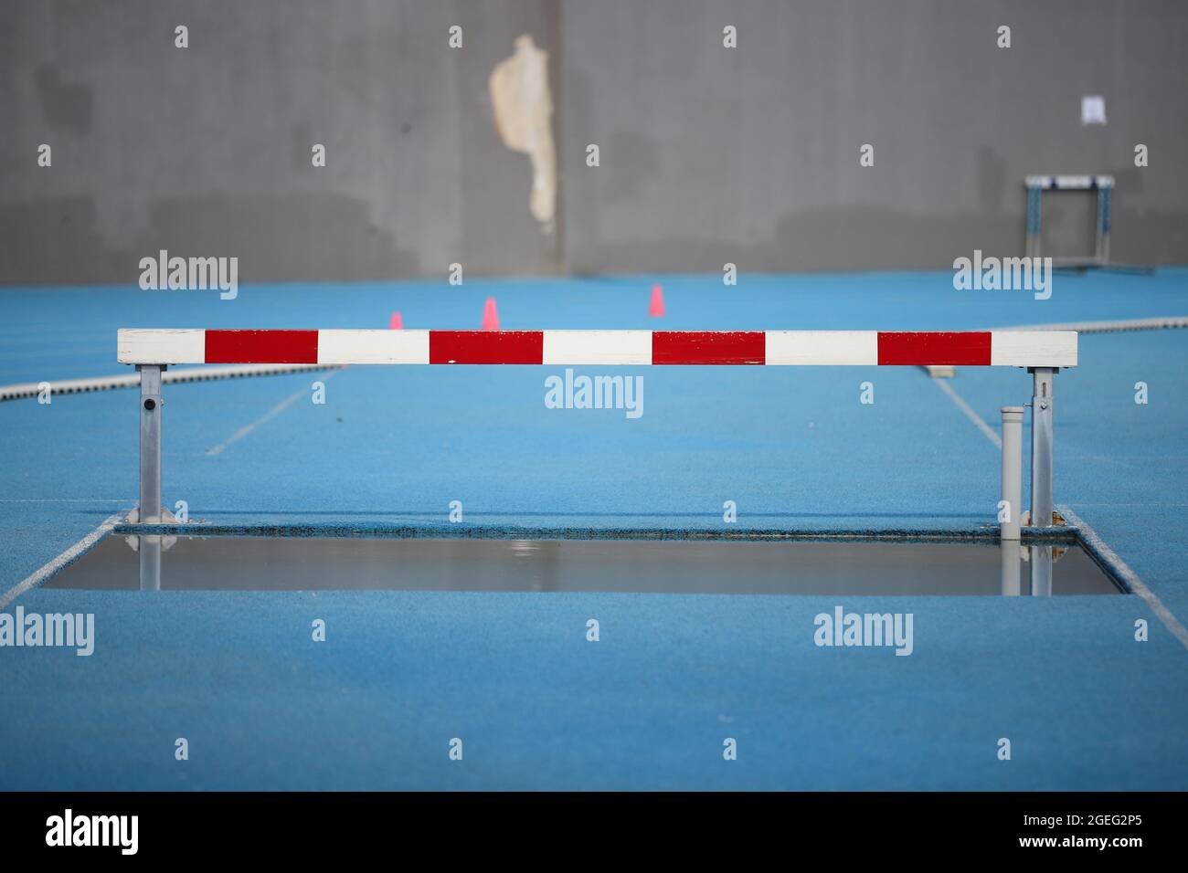 Obstacle and water in blue track and field Stock Photo - Alamy