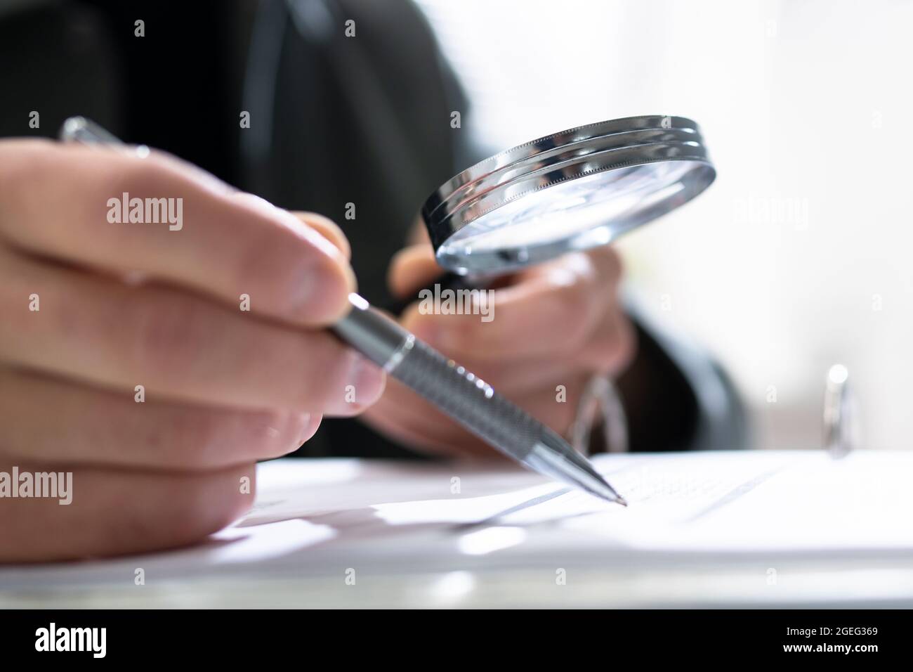 Businessman using magnifying glass hi-res stock photography and images ...