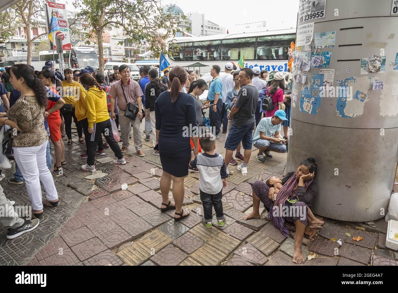 Poor woman in Cambodia Stock Photo - Alamy