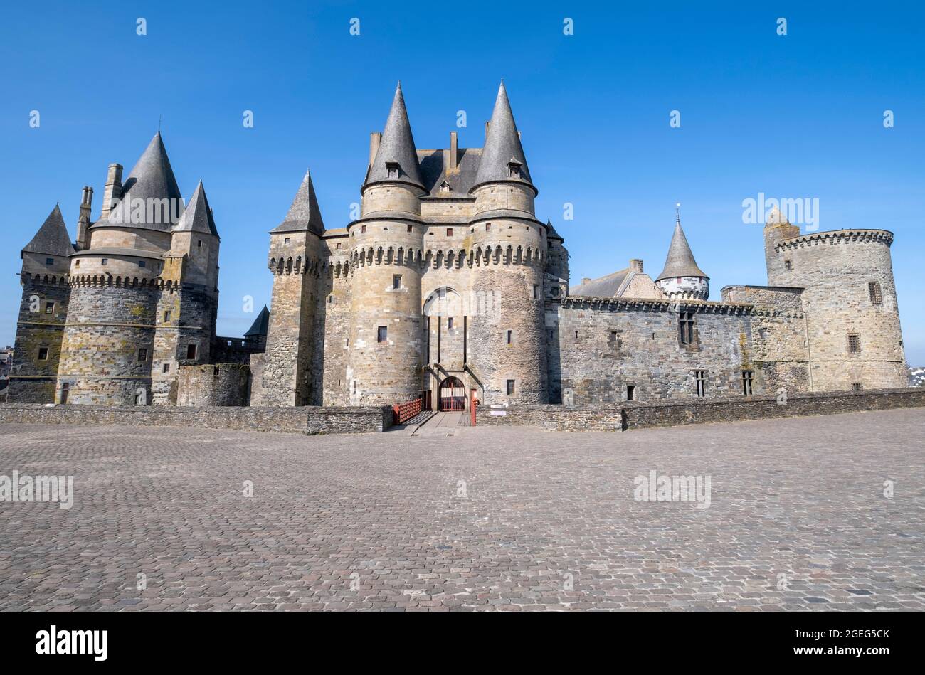 Castle castles fortification stronghold hi-res stock photography and ...
