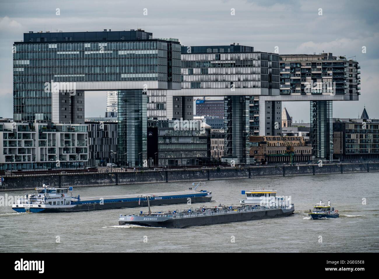 Crane buildings, at the customs port, Cologne South, residential and ...